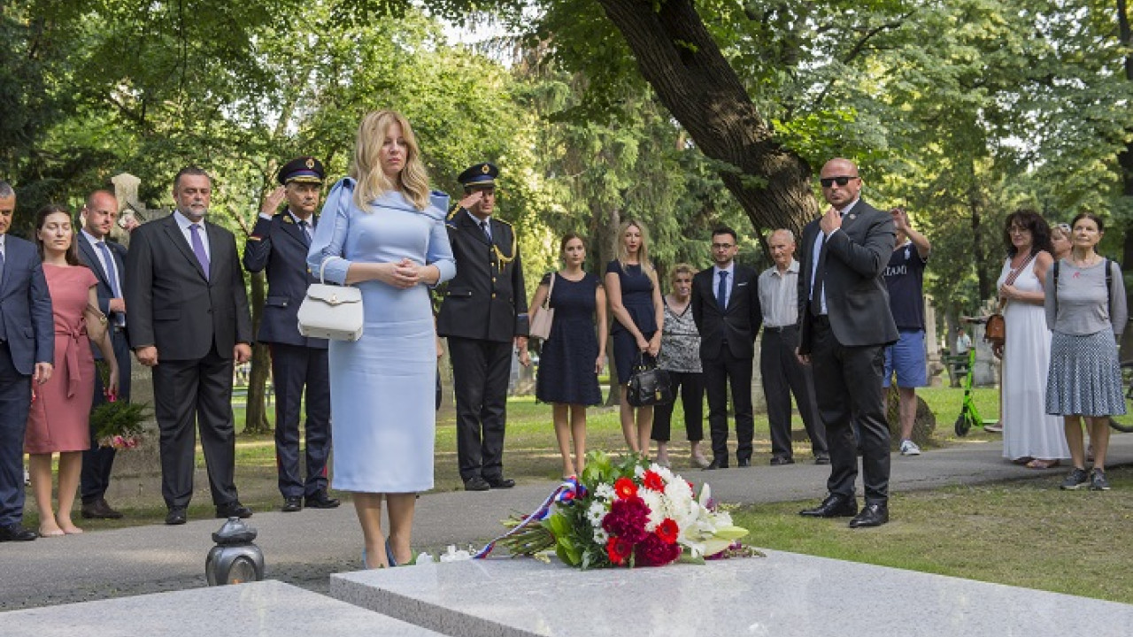 Prezidentka Čaputová si uctila obete komunizmu a prvého prezidenta ... Prezidentka Čaputová si uctila obete komunizmu a prvého prezidenta ...