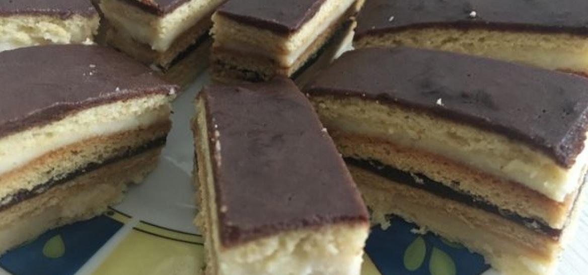 Výborné medové rezy, plnka dokonale chutí - Ženy v Meste